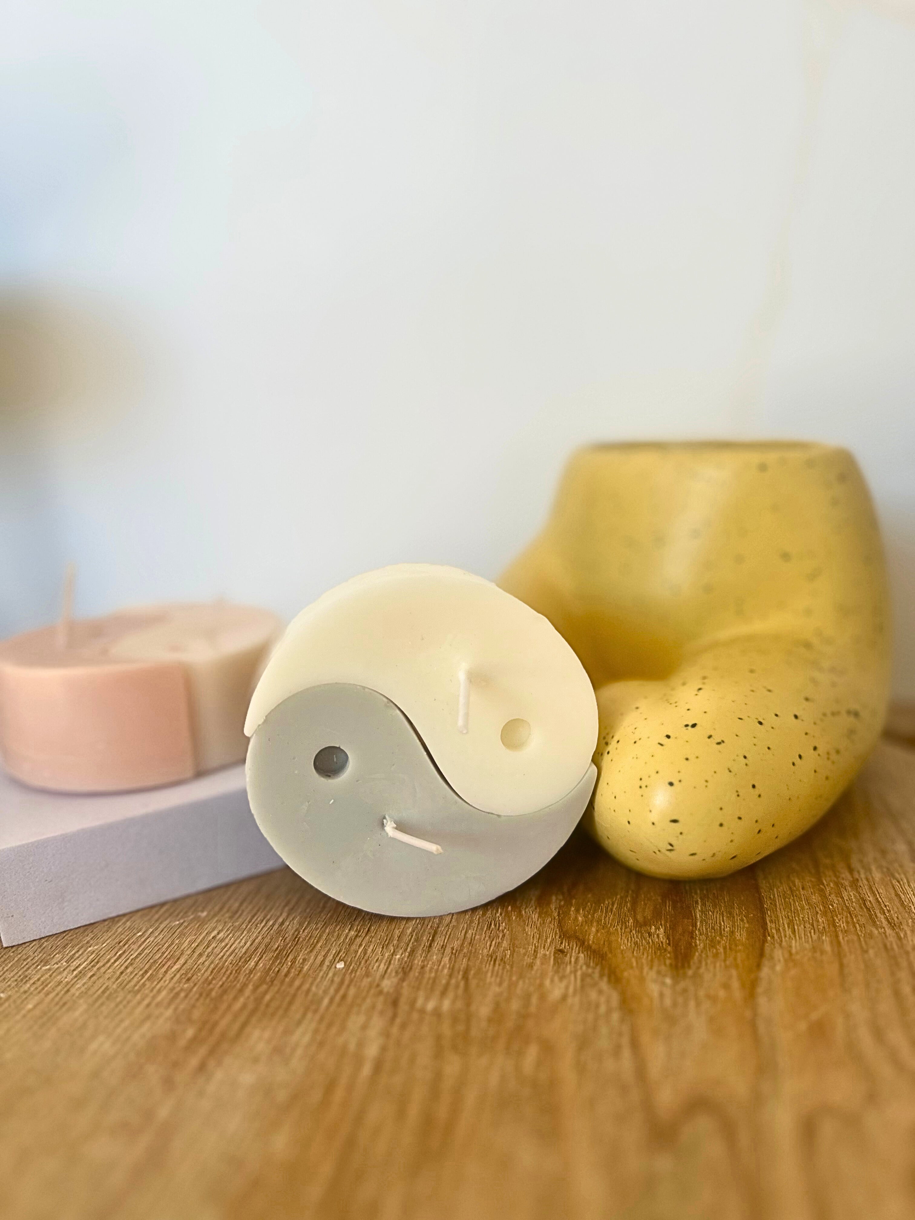 The Yin and Yang Candle – Suki Home